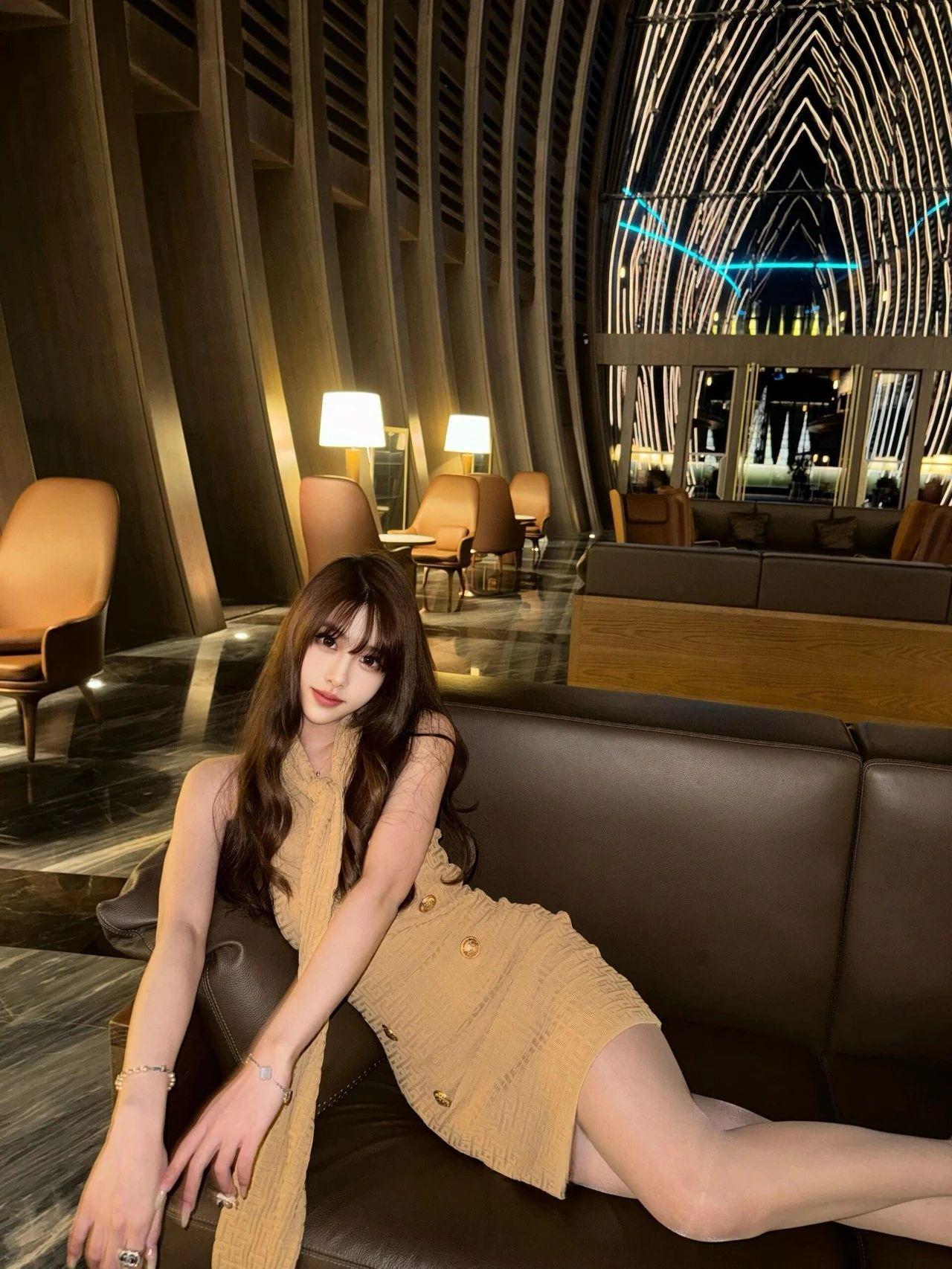 肉丝+裸色长裙 大长腿都这么穿丨166cm 49kg服饰搭配 - 知乎