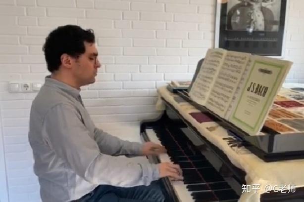 德国汉堡音乐与戏剧学院 斯泰潘·西蒙尼Stepan Simonian教授【钢琴一对一大师课】 - 知乎