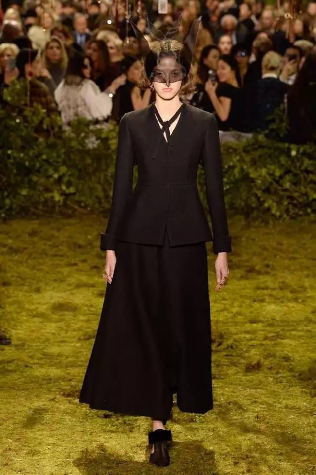 是什么支撑我在春节前三天还在努力工作？是Dior的这些仙裙！ - 知乎