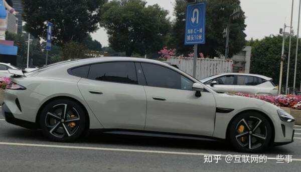 小米汽车su7无伪装路测图再曝光,运动感十足 知乎