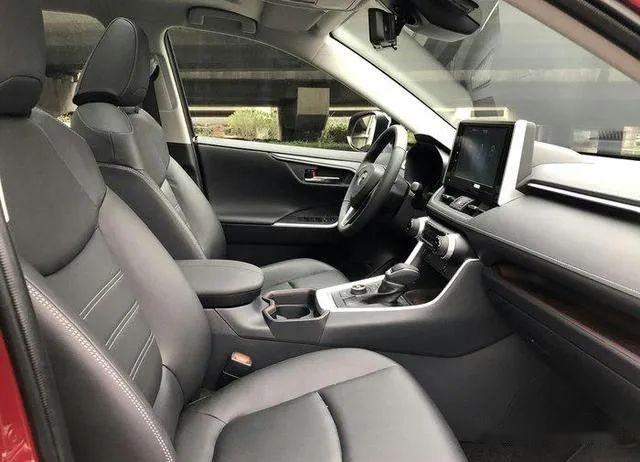 20万提了红旗HS5，再试驾丰田RAV4，对比后发现差距真大 - 知乎