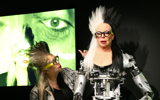 MP Artist | 生来如我，法国殿堂级艺术家ORLAN - 知乎