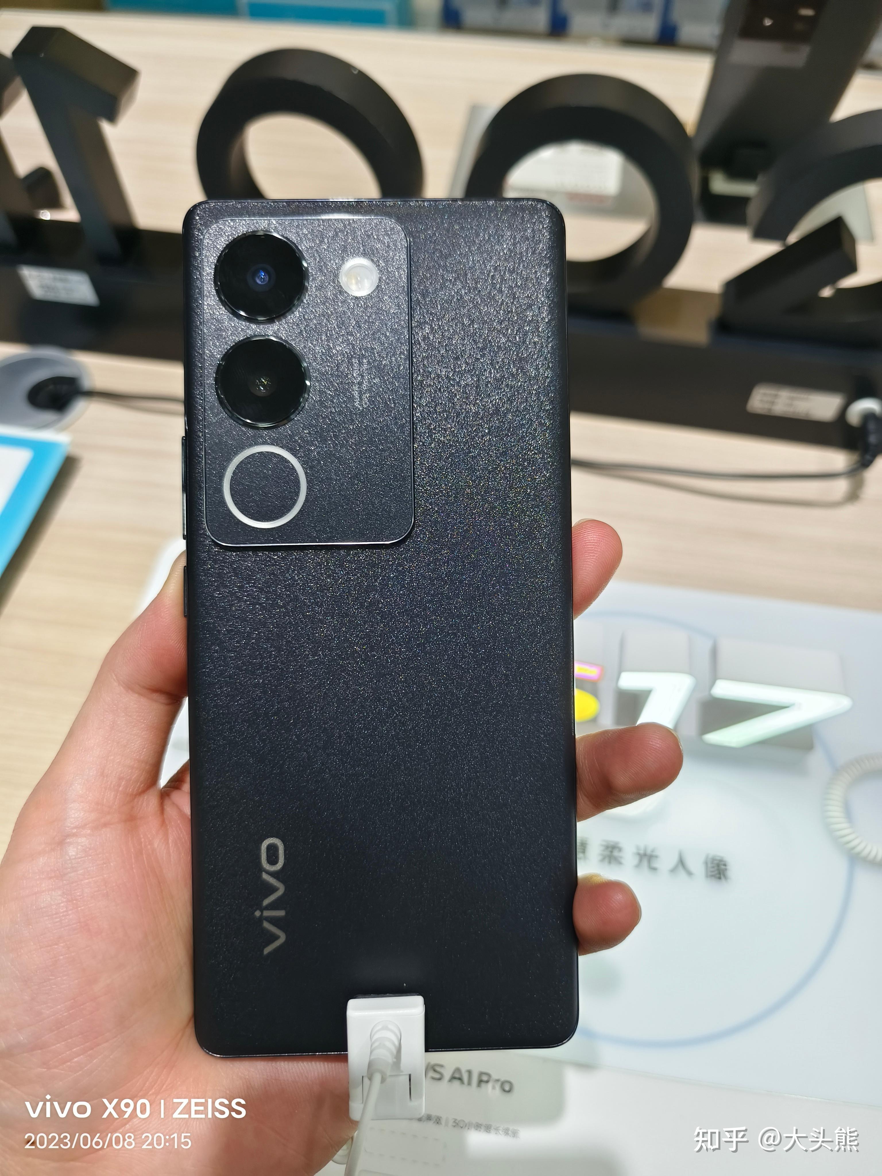 vivo s17和小米civi3最大的差异点是什么？该如何选择？