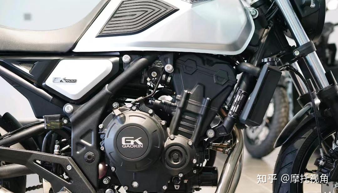 春风450NK官降1000元，与价格相近同为450CC的高金GK400如何选？ - 知乎