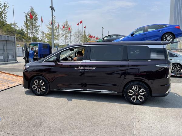 2022成都车展探馆：红旗首款MPV HQ9 - 知乎