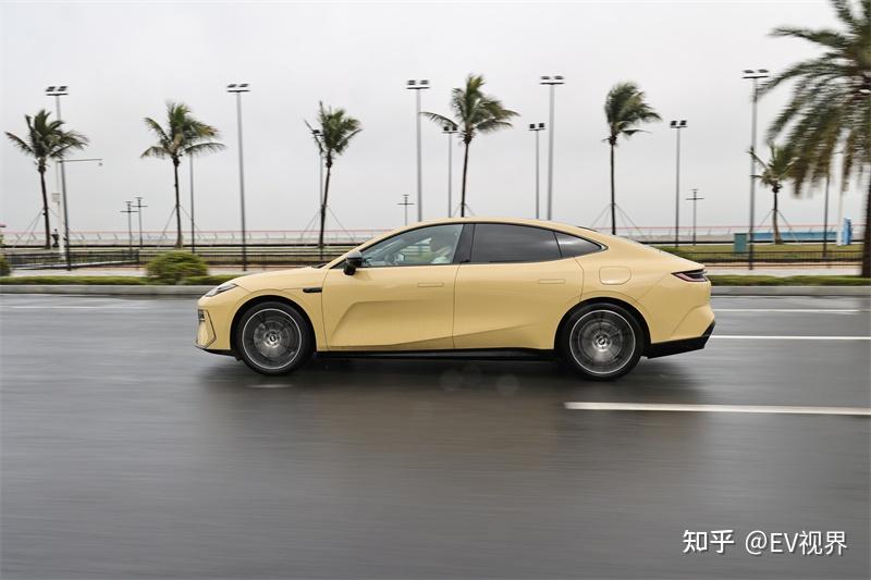 45英寸8K无界屏+3.49s破百，22.88万的银河E8性能版有多能打？ - 知乎