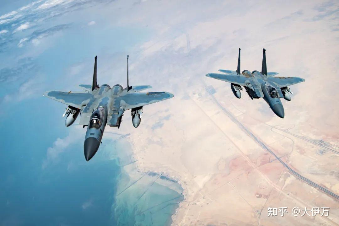 长春航展上大伊万唯二关注的战机——歼-11BG型有哪些用途？是歼-20不香了吗？ - 知乎