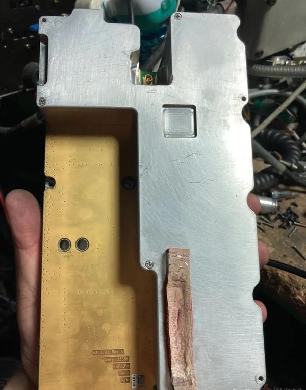 拆了一个美军电台PRC-148 JEM和配套车载功放AN/VRC-111，设计不是一般复杂！ - 知乎