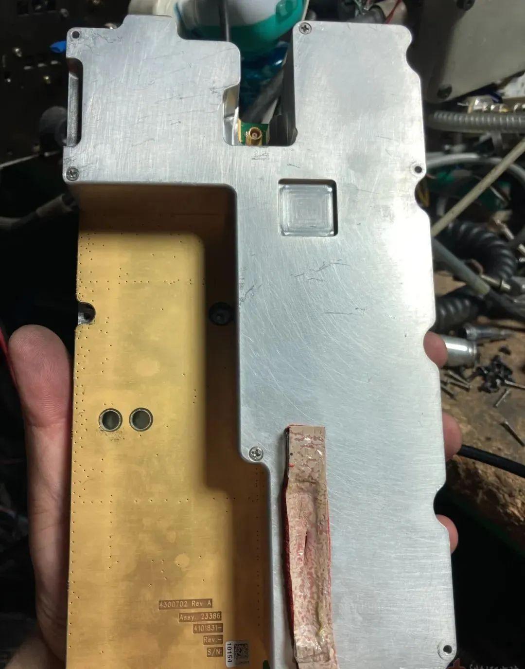 拆了一个美军电台PRC-148 JEM和配套车载功放AN/VRC-111，设计不是一般复杂！ - 知乎