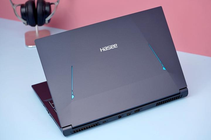 上下通吃的12代i5！神舟战神Z7-DA5NS游戏本评测：4999元就能买独显 - 知乎