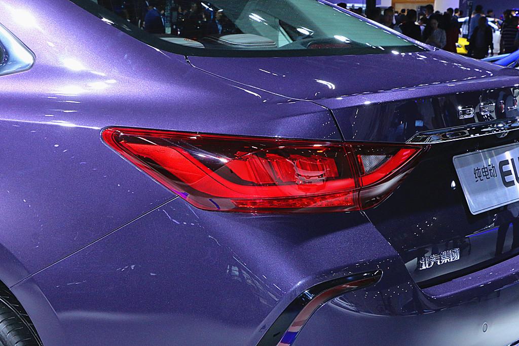 新车图解 | 北汽新能源EU7：续航451km，科幻范儿十足 - 知乎