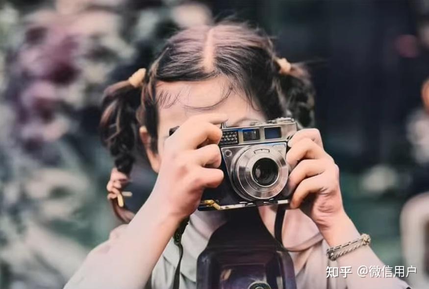 ﻿如何使用pytorch和预训练的vgg19模型实现图像风格迁移 Vgg19预训练卷积神经网络，根据此网络提取的特征图建立内容损失和风格损失函数。 知乎