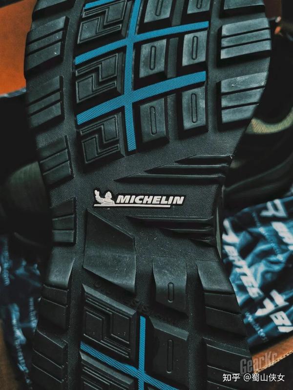 看似简单却黑科技满满——Bates贝特斯 “引力”米其林系列作训鞋E04103 - 知乎