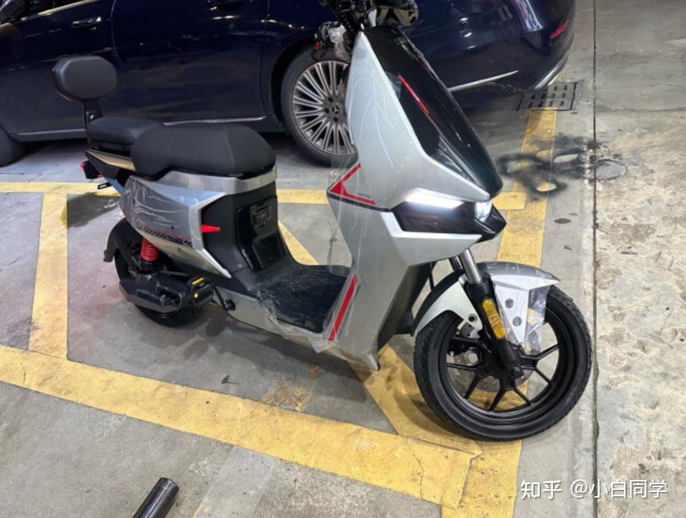 小牛f400t和小牛nt play各方面哪个更好分别相差多少？哪个更值得买？ - 知乎