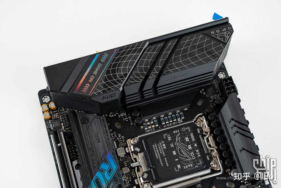 手提小钢炮，i5-13600K+ROG B760i+索泰 3060 Ti AMP+闪鳞 S400 装机 - 知乎