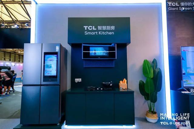 TCL UDE“秀肌肉”，8K大屏电视跨界“包场”玩转ChinaJoy - 知乎