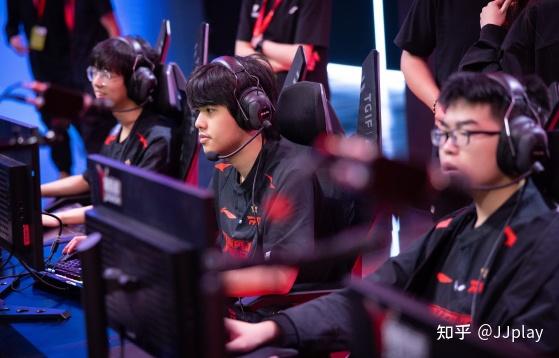 JJPLAY电竞报：FPX新基地环境太恶劣？ LWX吐槽根本野外求生记 - 知乎