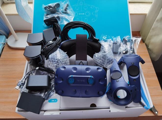 C位观影，VR游戏，VIVE Pro Eye开箱体验 - 知乎