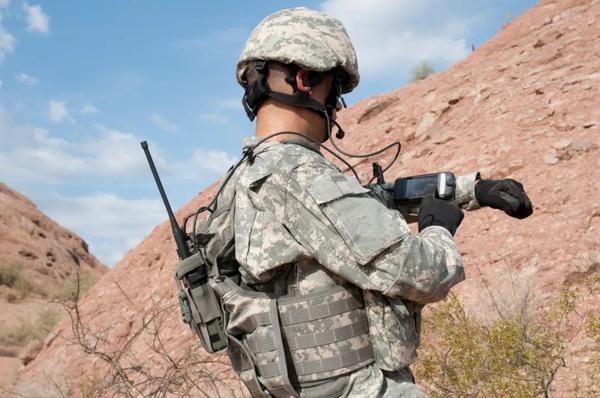 美军单兵通信的超强组合：当AN/PRC-154遇上GD300 - 知乎