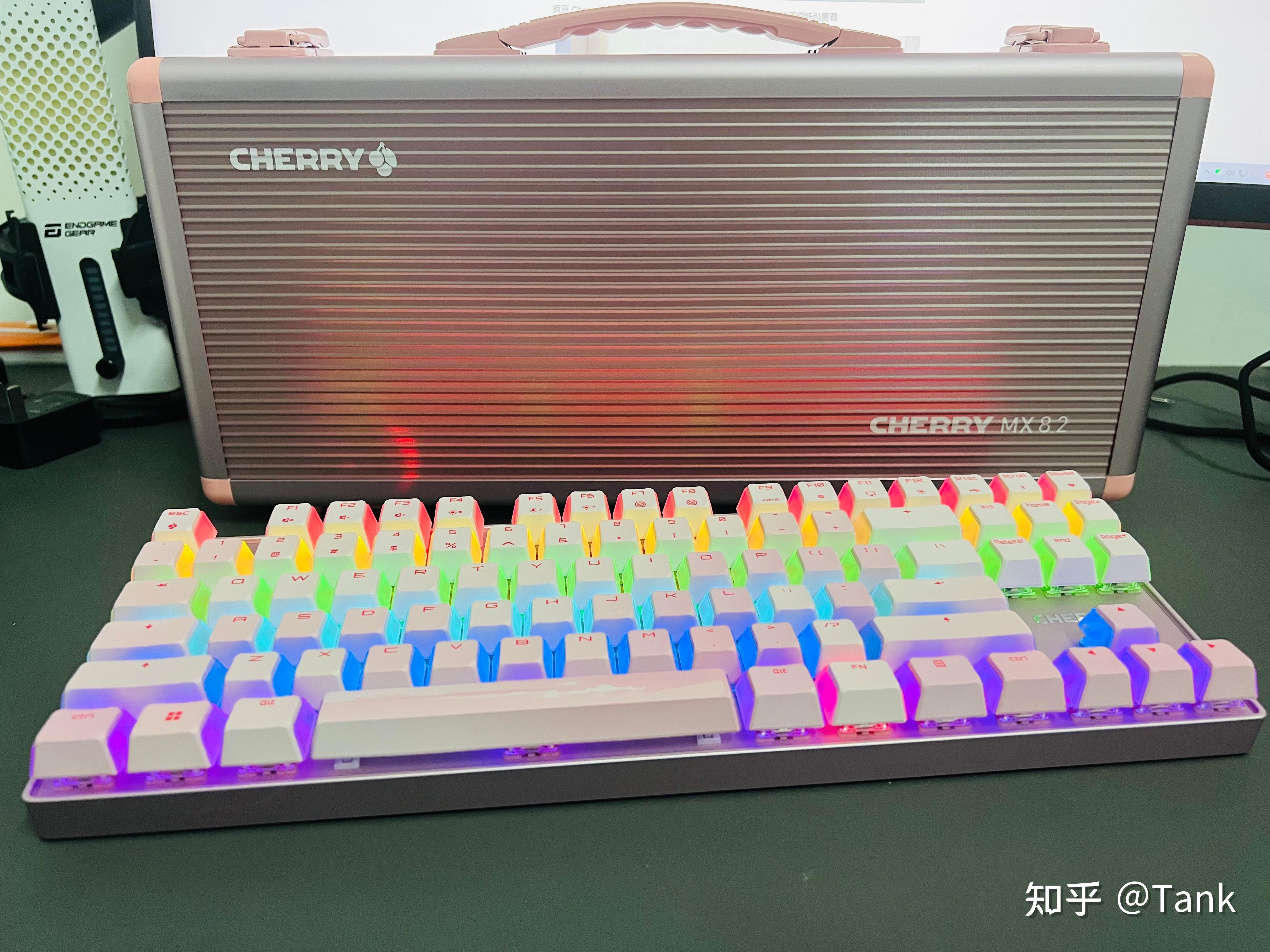 不同配色有不同的灯光效果，颜值即正义——Cherry MX8.2 XAGA 耀石系列开箱测评 - 知乎