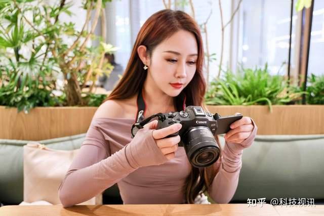 净重414g！佳能R系统新作 EOS R8开启轻量化新篇章 - 知乎