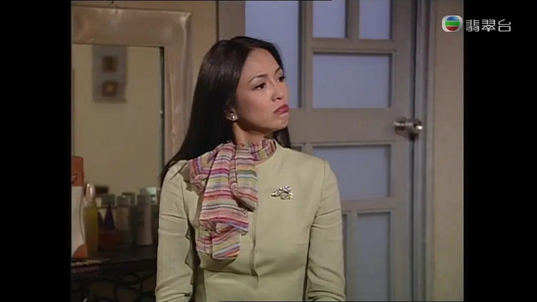 千禧年港剧《男亲女爱》之时髦精Miss Mo毛小慧服装造型， DoDo姐郑裕玲主演 - 知乎