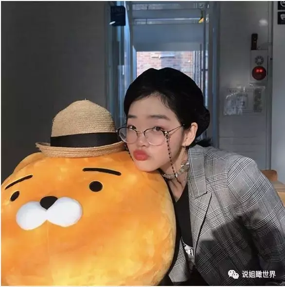 18岁的她，脸上全是亚洲人最嫌弃的缺陷，却成为LV、Gucci争夺的宠儿... - 知乎