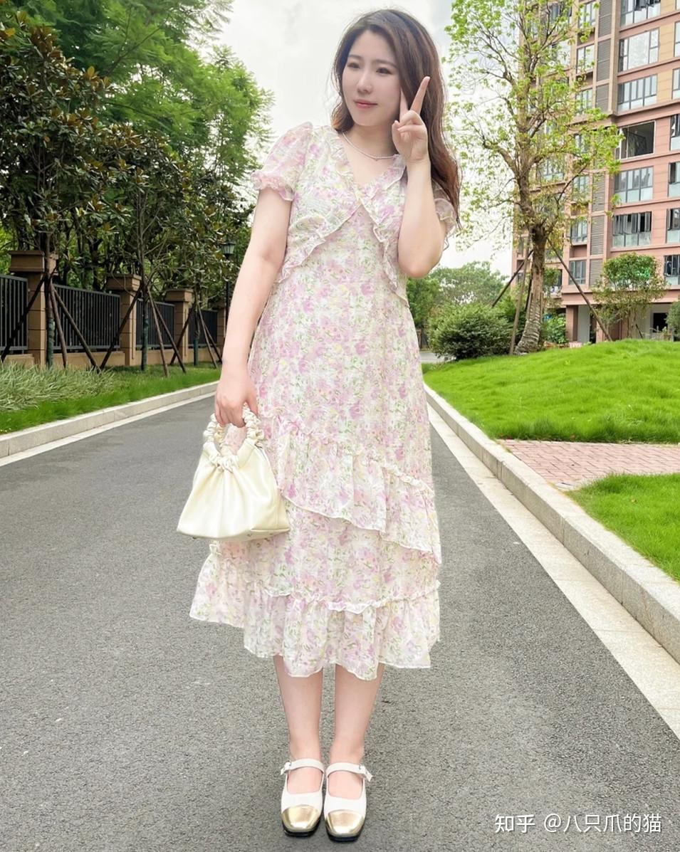 会打扮的“胖女人”有多美？她165cm/142斤，各种美衣美裙都敢穿 - 知乎