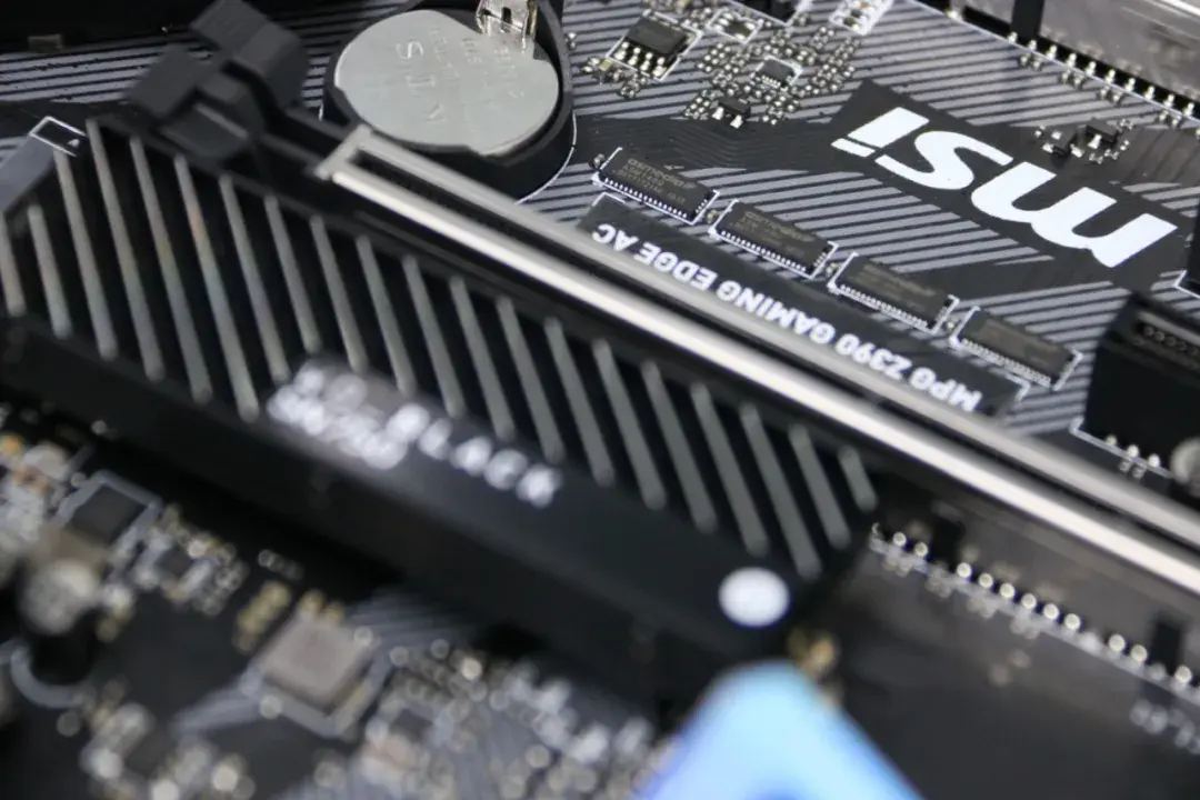 小红龙教你正确安装M.2硬盘 - 知乎