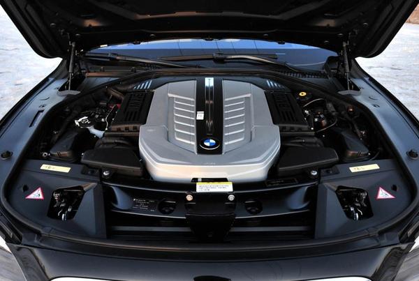 宝马7系V12最后的绝唱，宝马推出M760i限量版 - 知乎