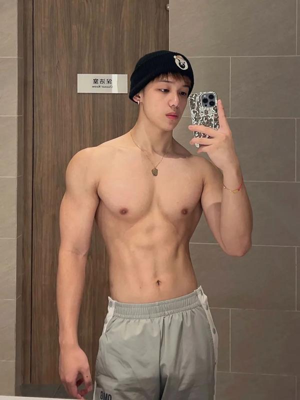 03年上海腹肌体育生,这腰也太诱惑了! 知乎
