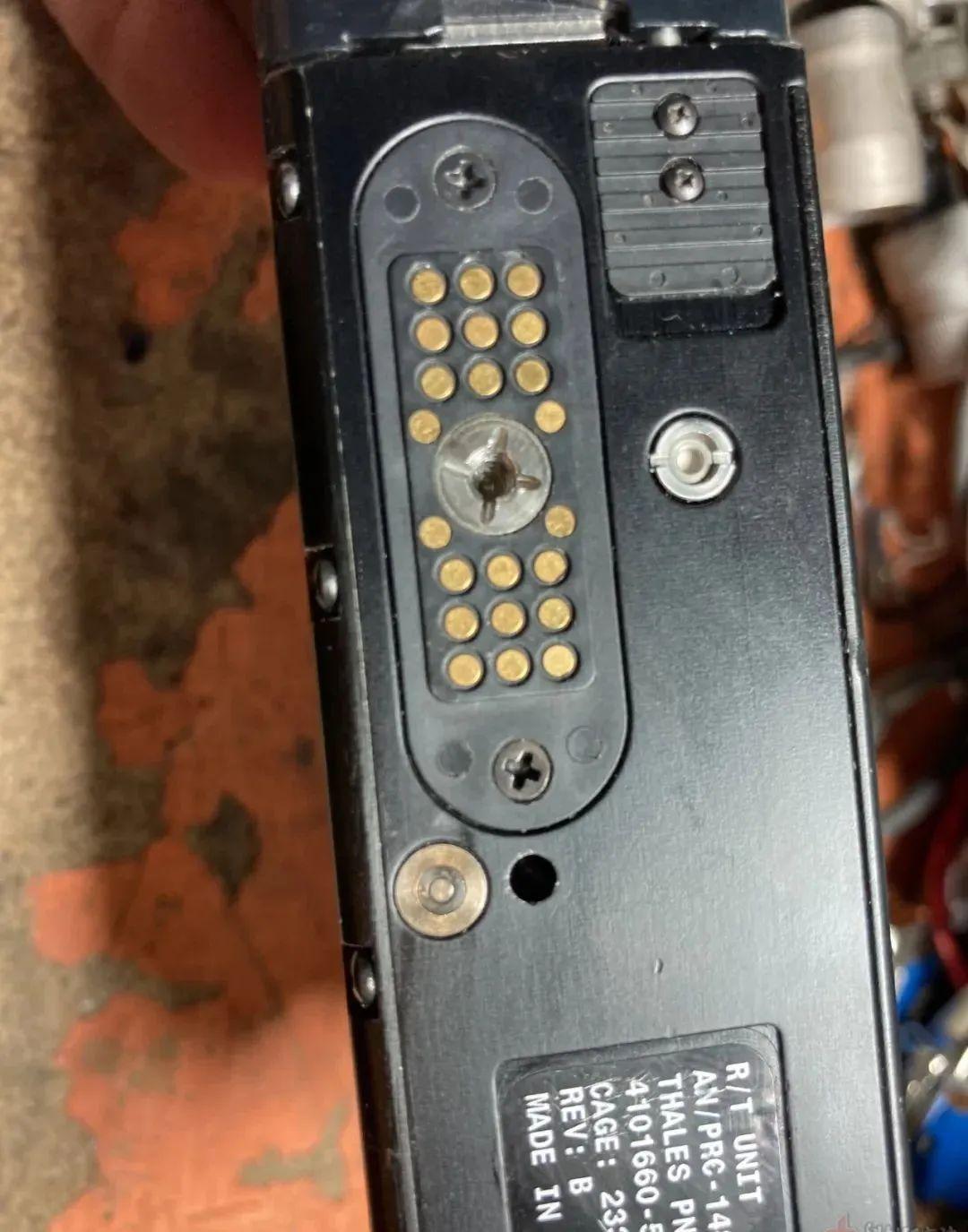 拆了一个美军电台PRC-148 JEM和配套车载功放AN/VRC-111，设计不是一般复杂！ - 知乎