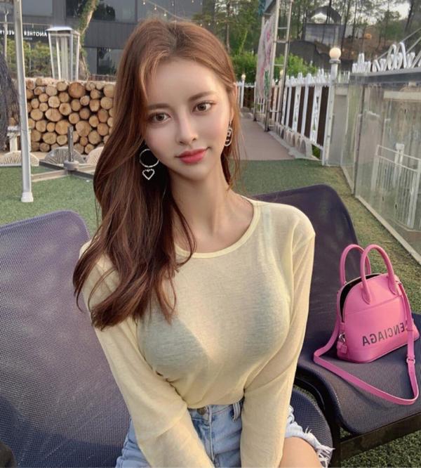 INS美女欣赏——JJHෆ(@_____jjh)（身材好） - 知乎