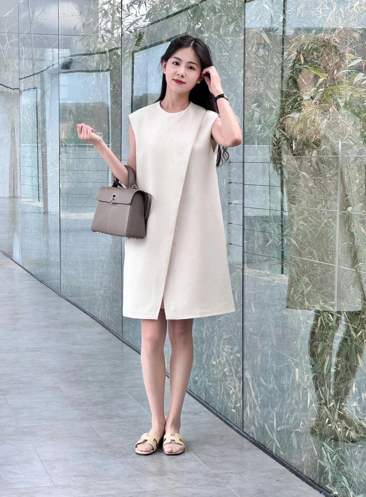 职场精英百搭肉丝丨165cm 45kg肉丝+白色连衣裙的时尚秘诀 - 知乎