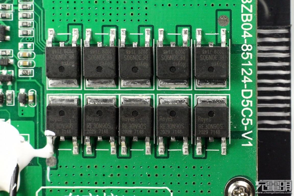 拆解报告：YOOBAO羽博300W便携式储能电源EN300WLPD - 知乎