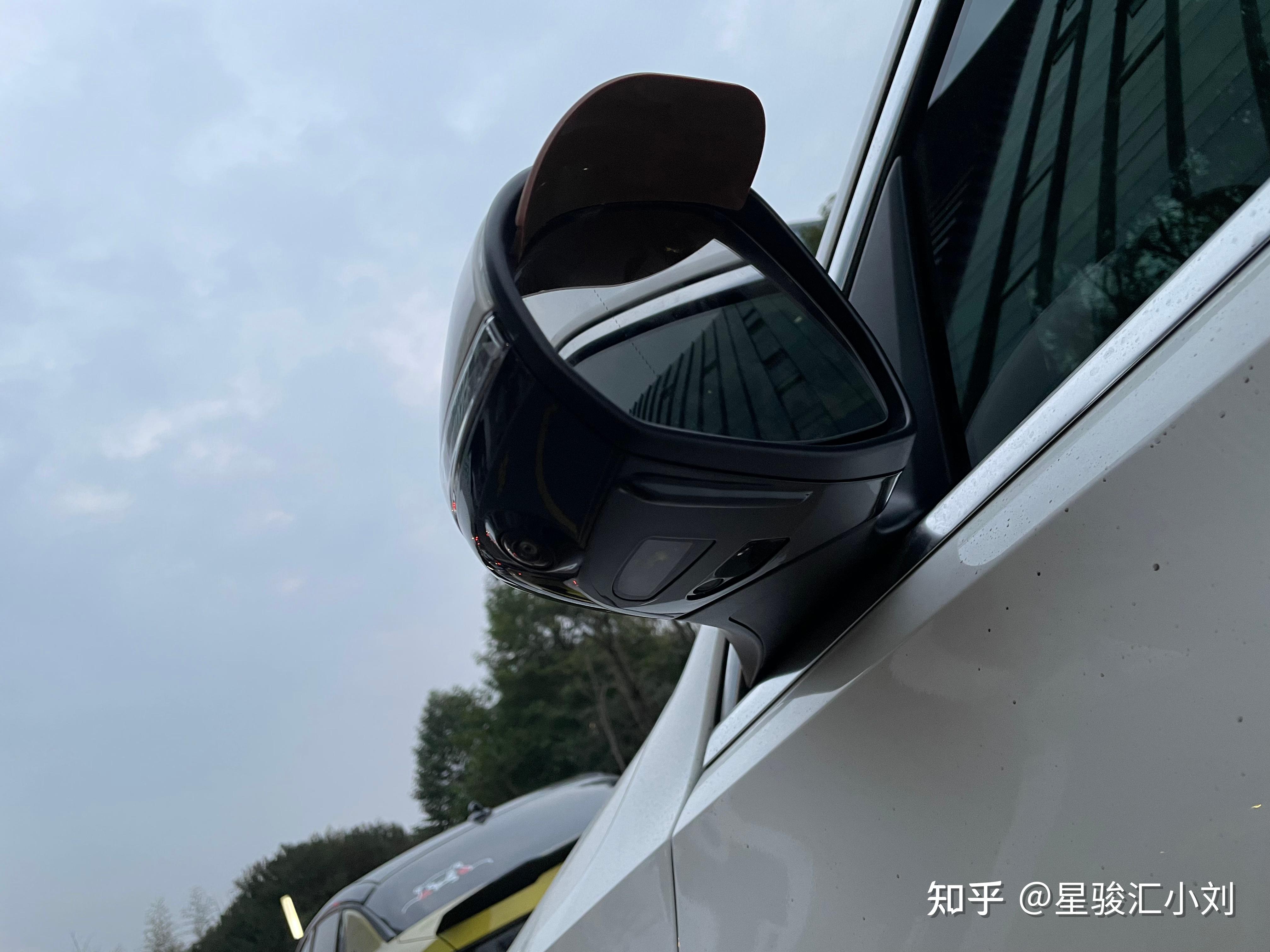 22款奔驰C260L加装原厂360度全景影像，在车内更加全面俯视全车视野掌握大局观 - 知乎