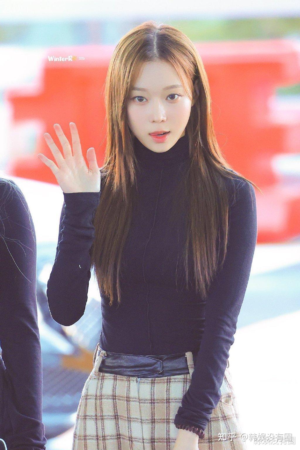 aespa成员Winter机场送粉丝“手写信”，网友：粉丝真幸福！ - 知乎