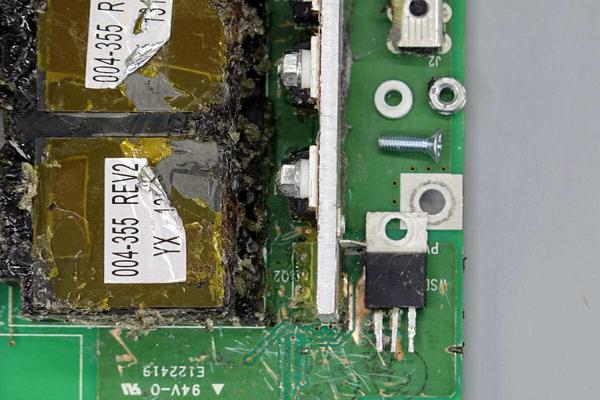 拆解报告：APsystems昱能250W光伏并网微逆变器YC240 - 知乎