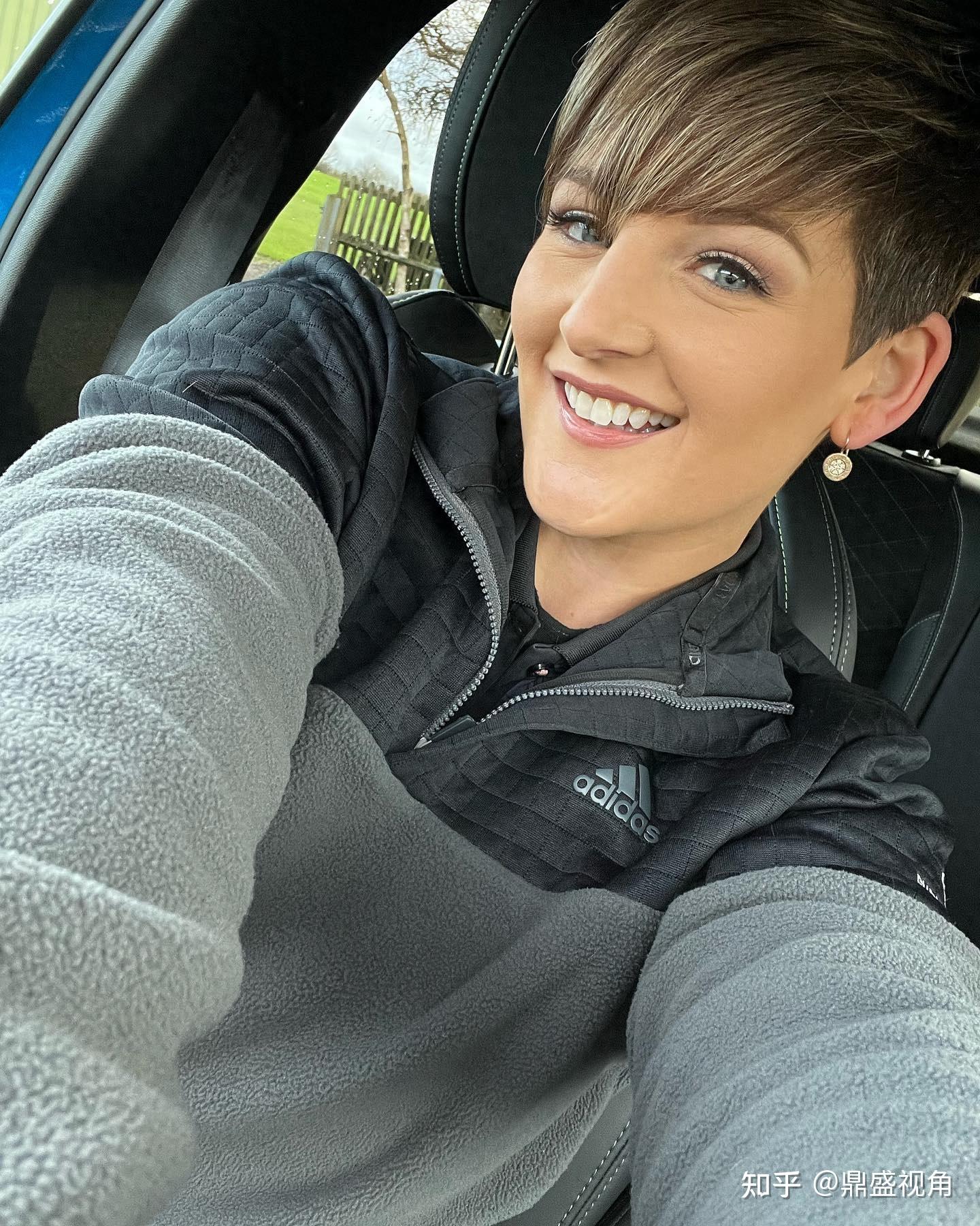 汉娜·布鲁克斯(Hannah Brooks)令人惊叹的下巴和迷人的外表 - 知乎