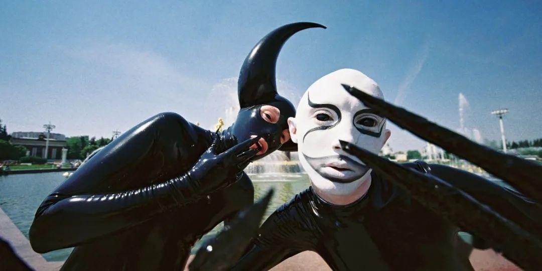 俄罗斯艺术家Gena Marvin，以伤痛创作挑衅性梦魇般的作品。 - 知乎