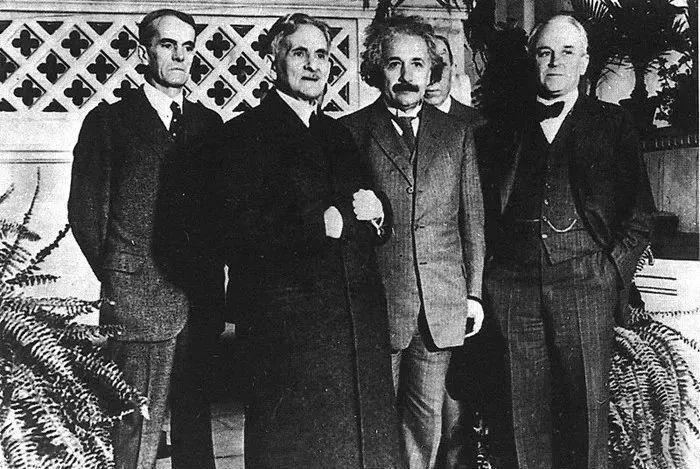 20张照片，看完爱因斯坦的一生 - 知乎