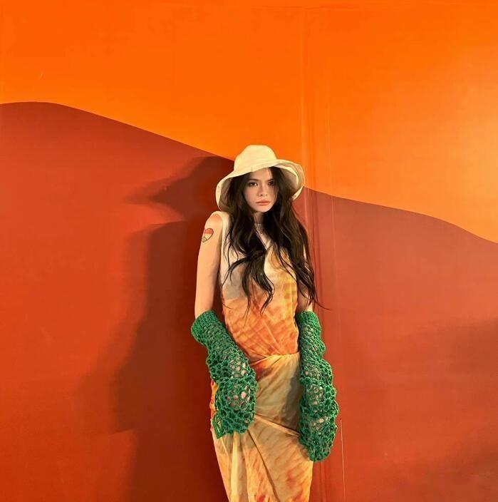 自曝出轨多人，吐槽男友不行，“天使模特”Naomi的人生太彪悍 - 知乎