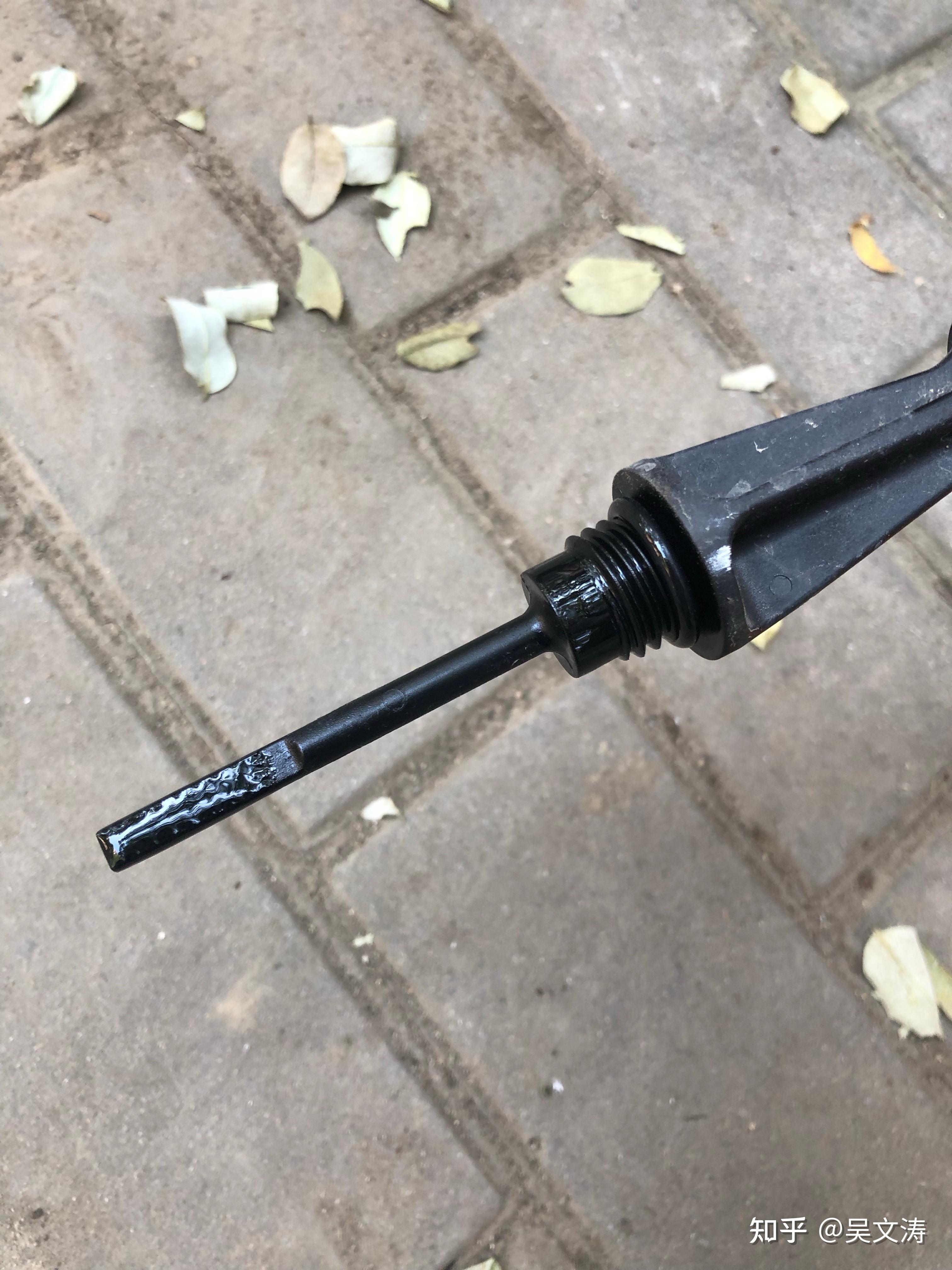 豪爵UHR150踏板摩托自行首保更换机油 - 知乎