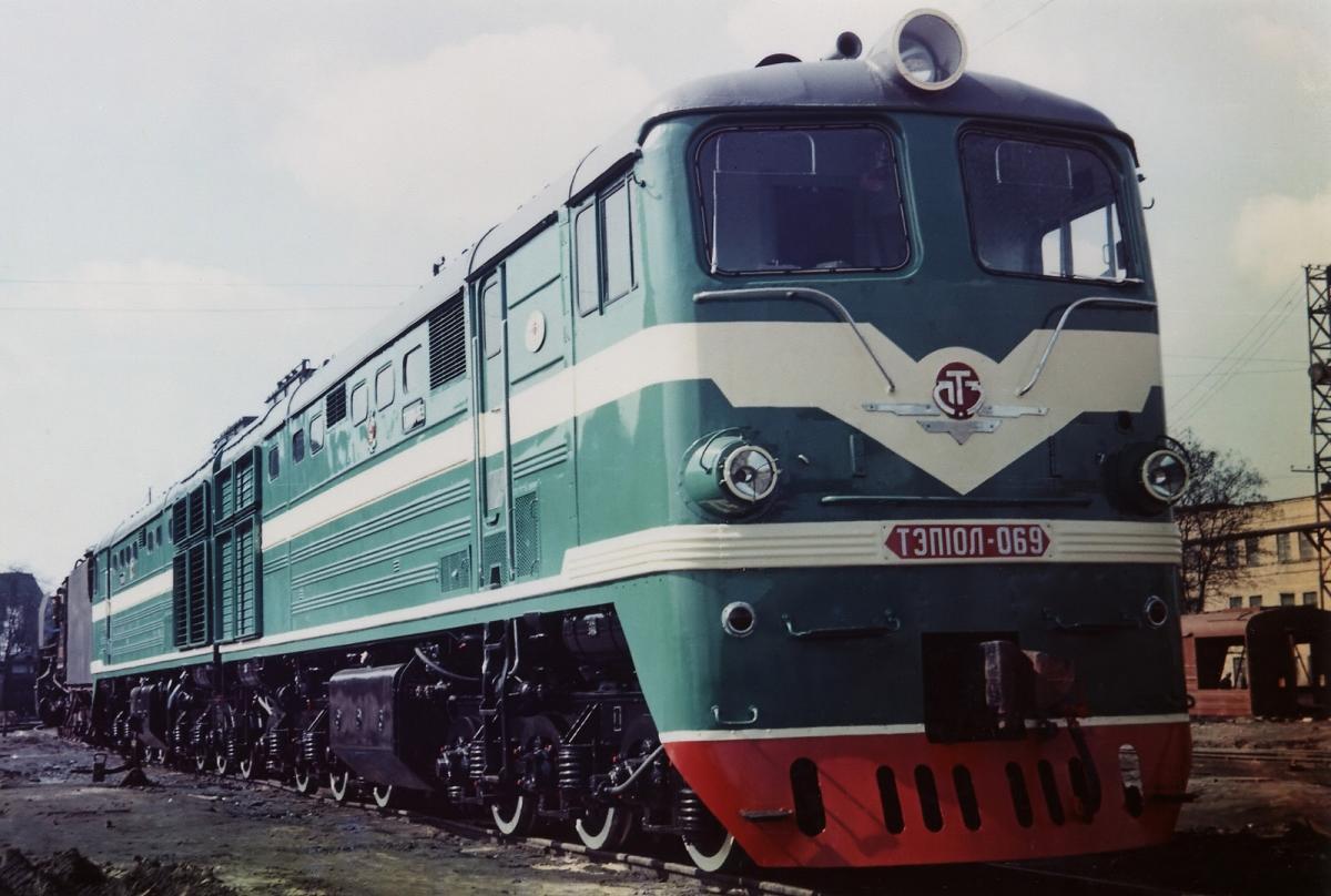 时不时喷黑烟的TE10系列内燃机车 - 知乎