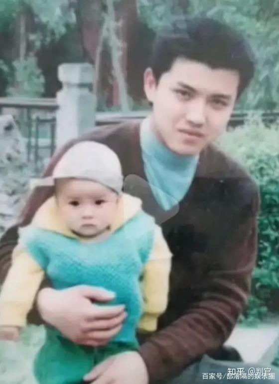 疑似吴亦凡家庭背景曝光，看清爸爸背景：咋就没学到爸爸半点好？ - 知乎