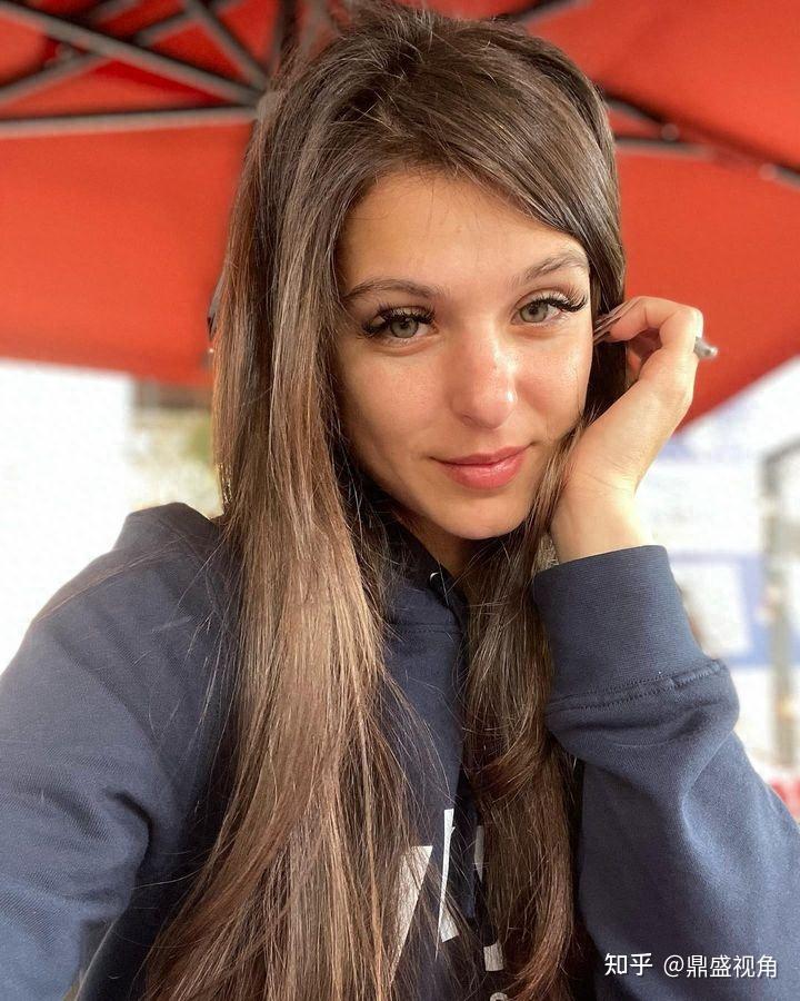 娱乐界双馨美女，Lisa Ann、Emily Willis、Leah Gotti简介及照片 - 知乎