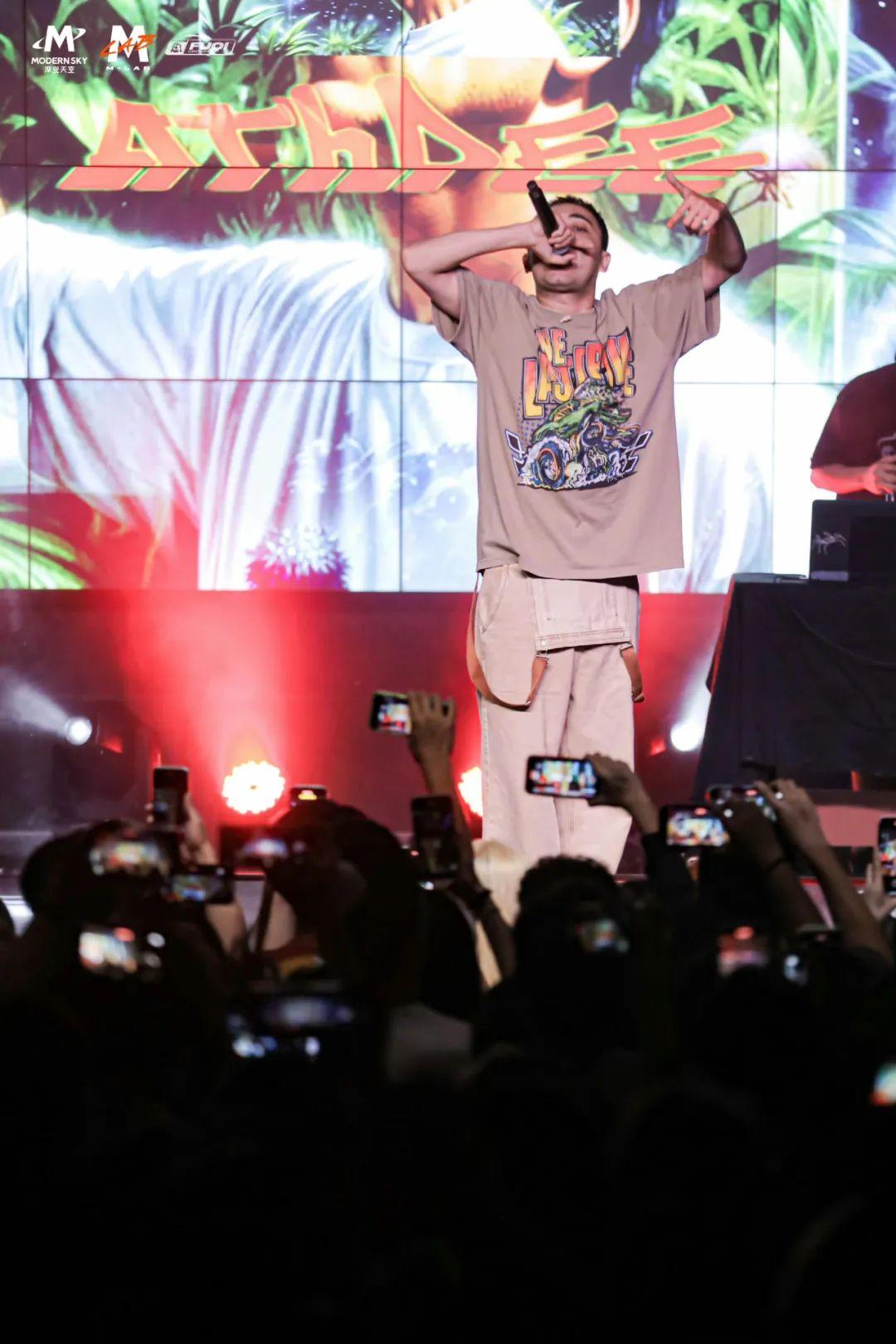 AThree：巡演途中，诗人的韵味｜访谈 - 知乎