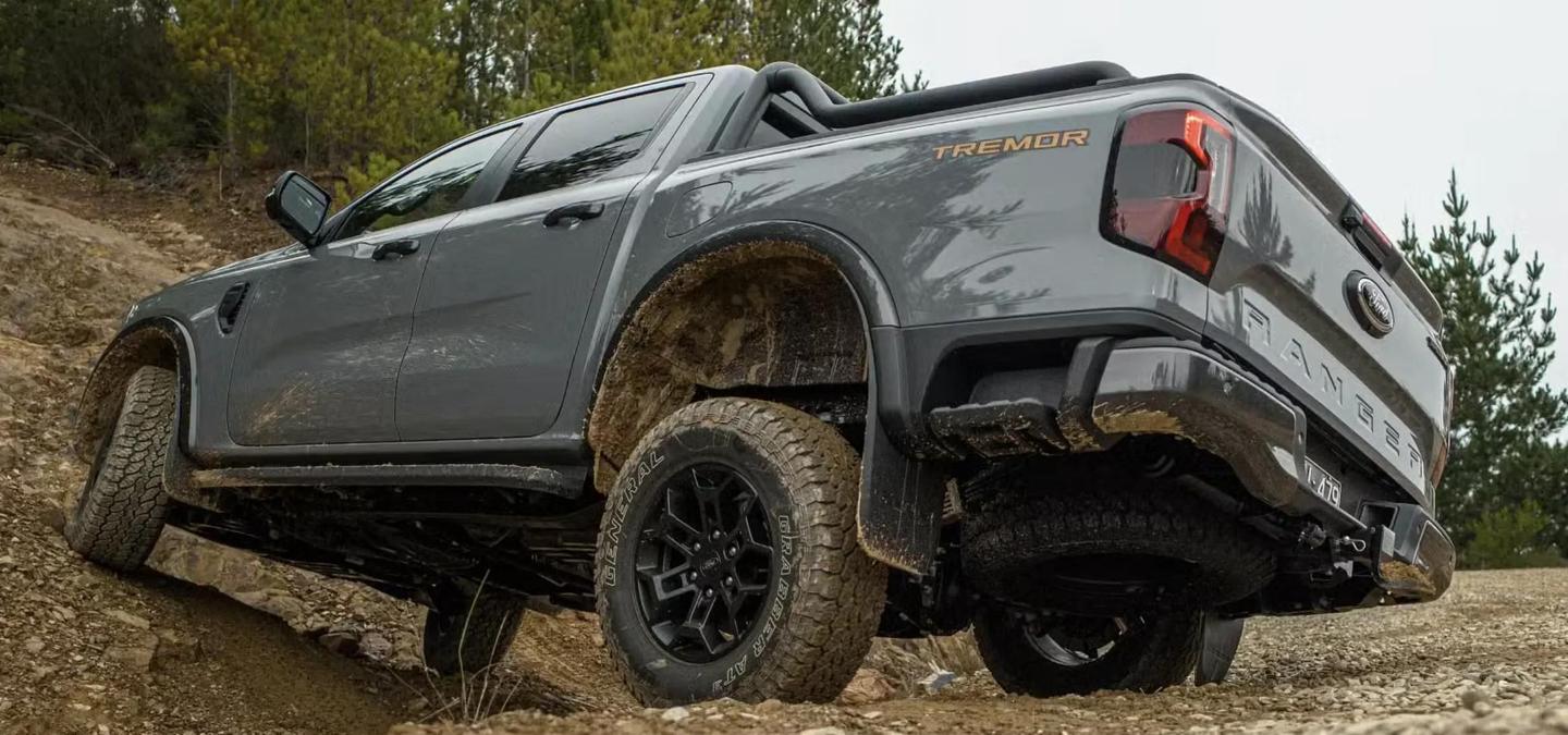 福特Ranger Tremor亮相！2.0T动力，与丰田Hilux同级，约售33万元 - 知乎