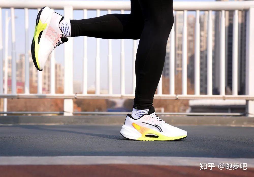 李宁烈骏7 VS 烈骏7PRO跑鞋，哪双更稳定？哪双更有型？ - 知乎