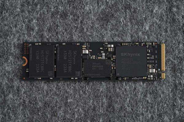 媒体观点｜Solidigm P44 Pro M.2 SSD评测 全套原厂方案 性能高效且稳定 - 知乎